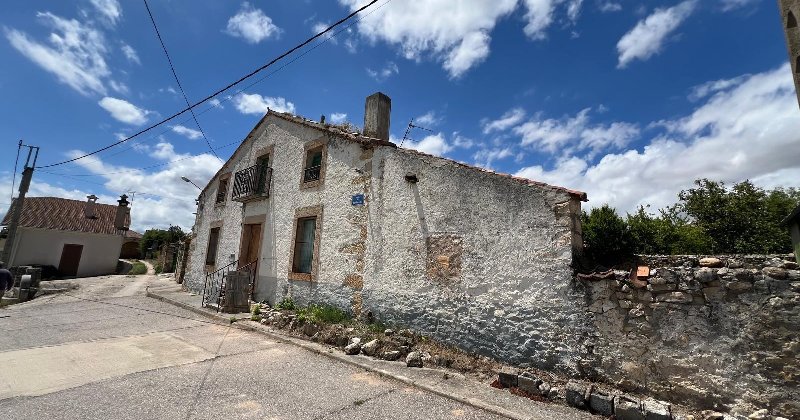 1 Villa for Sale in Santa Marta del Cerro | Properstar