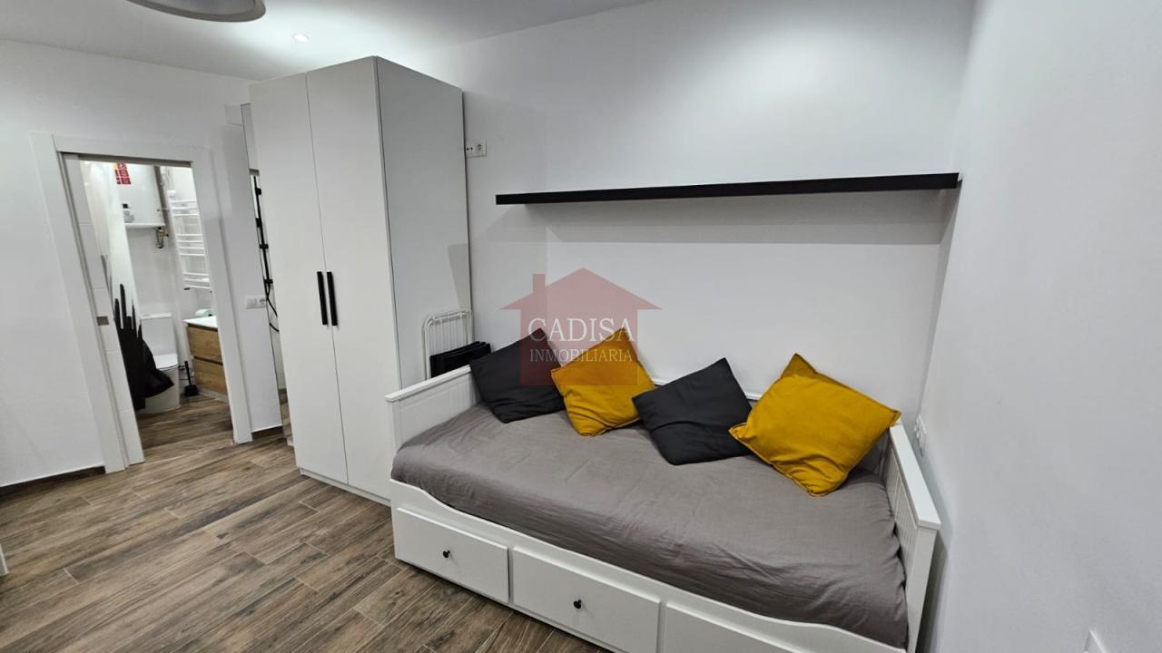 SEMI-NEW STUDY IN THE OLD CASE. REF 10541 - 37008 Salamanca - Studio ...