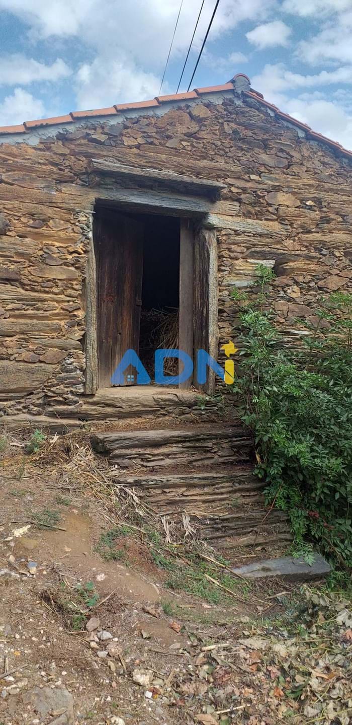 Grundstück mit Bau im Dorf Bogas de Baixo - Janeiro de Cima e Bogas de ...
