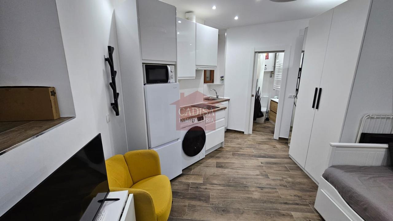 SEMI-NEW STUDY IN THE OLD CASE. REF 10541 - 37008 Salamanca - Studio ...