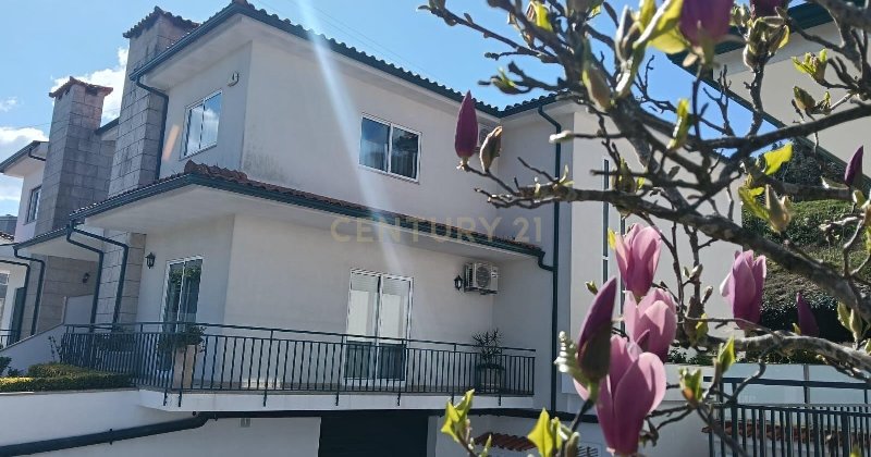 21 Houses with Mountains view for Sale in Costa | Properstar