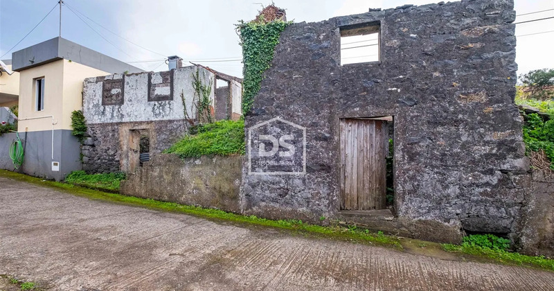 18 Appartements et maisons à vendre à petit prix - Porto Moniz | Properstar