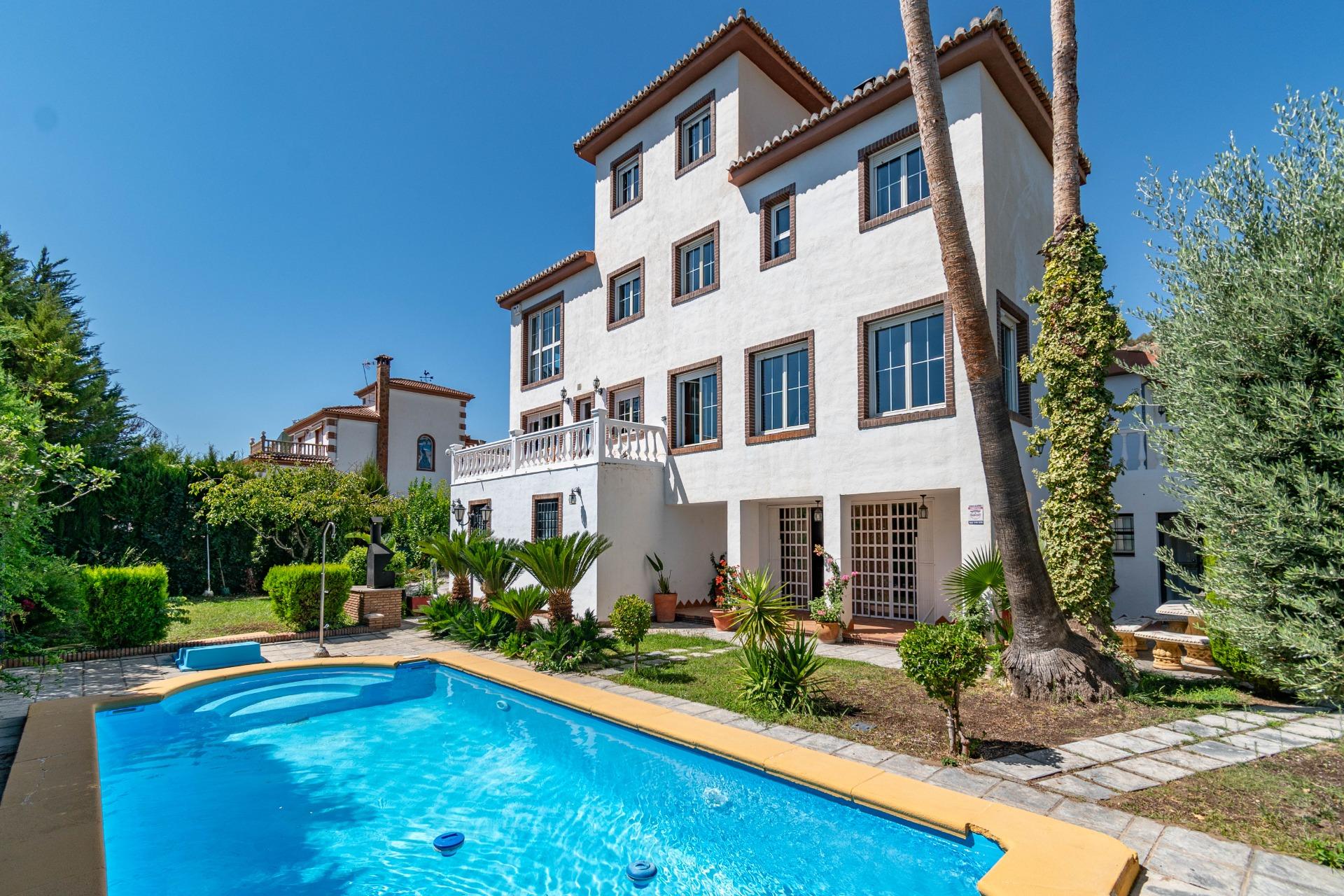 18220 Albolote - 6 beds property for sale - Properstar