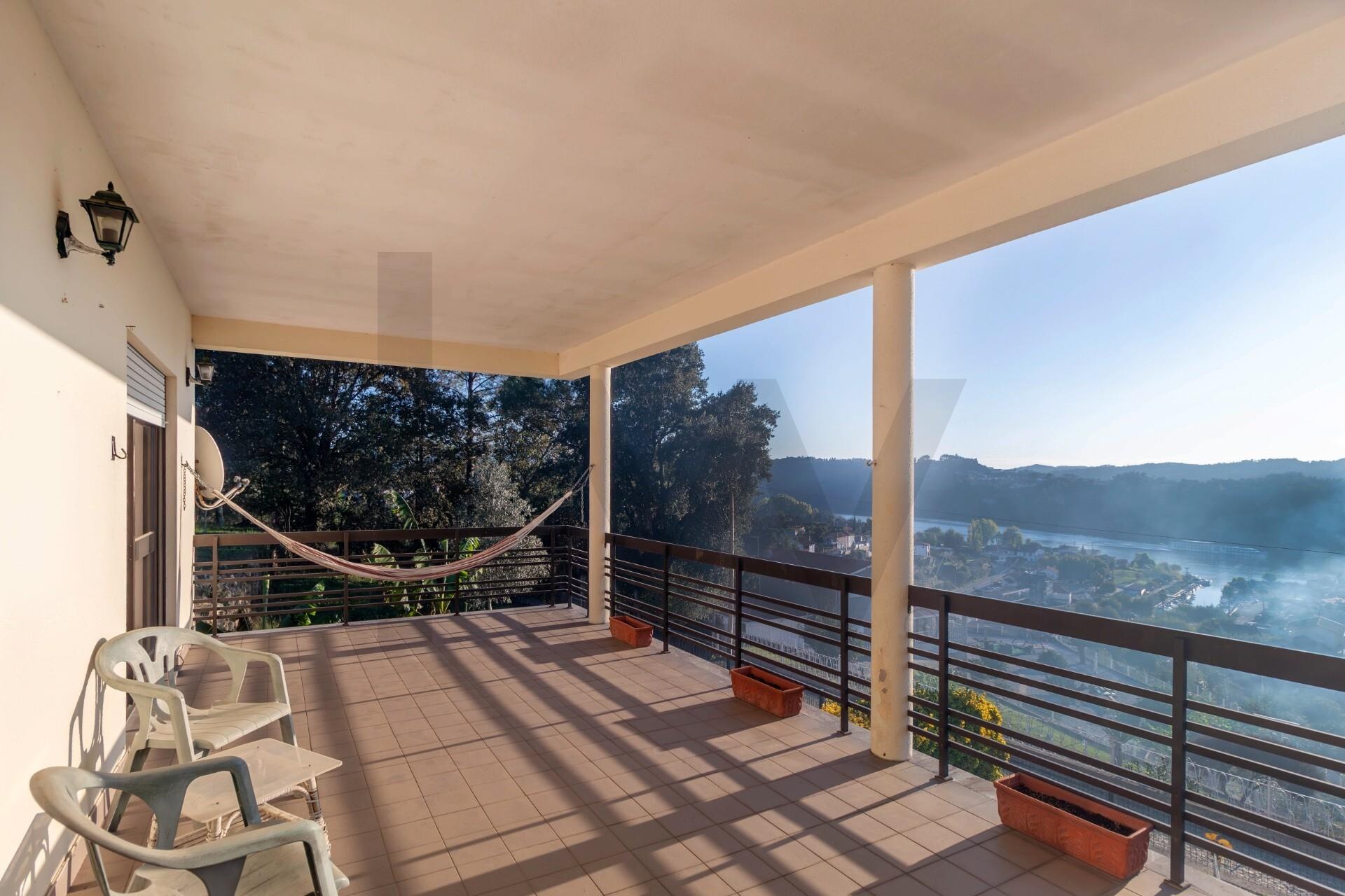 Excellent 4-bedroom villa with 8,100 m² of land and unique views over ...