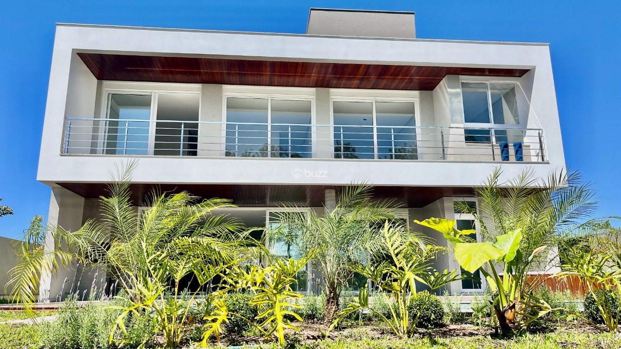 Beautiful residence in an exclusive condominium in the middle of a golf ...