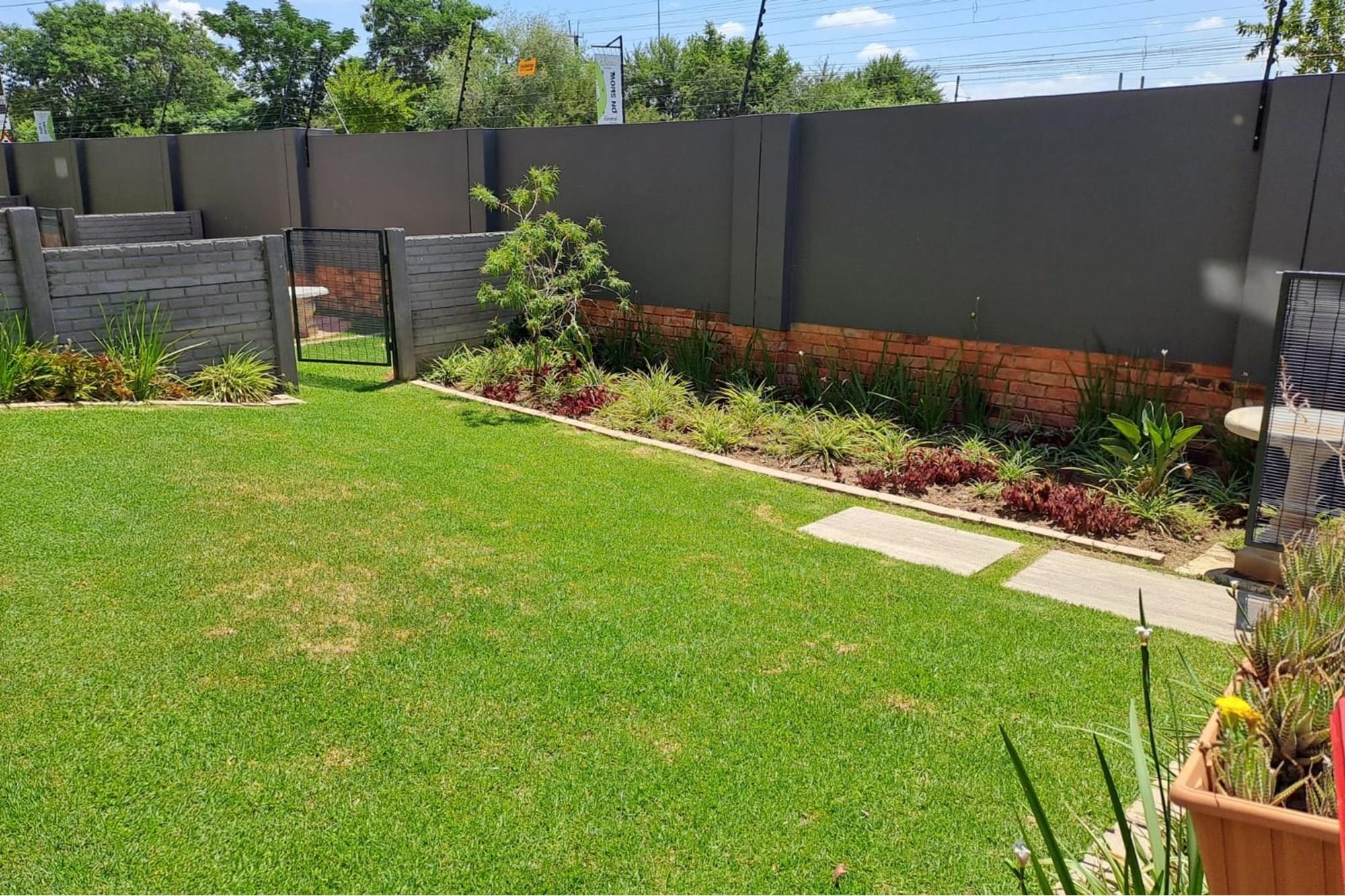 Modern 2 Bedroom Living in Secure Surroundings - Wolmer, Pretoria ...