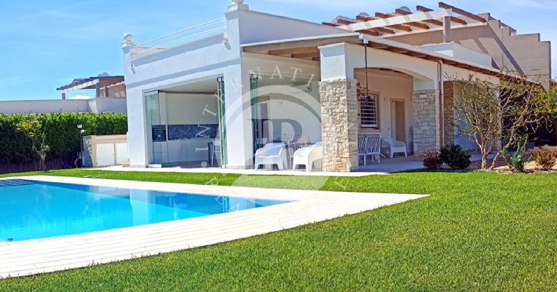 Independent Villa with Pool and Solarium in Capitolo di Monopoli, Close ...