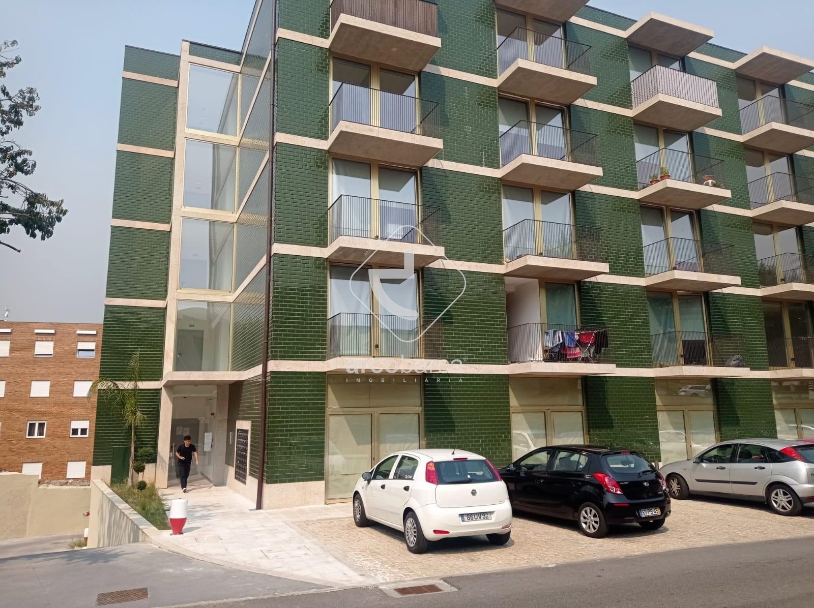 2 bedroom apartment with two parking spaces, excellent location just 5m ...