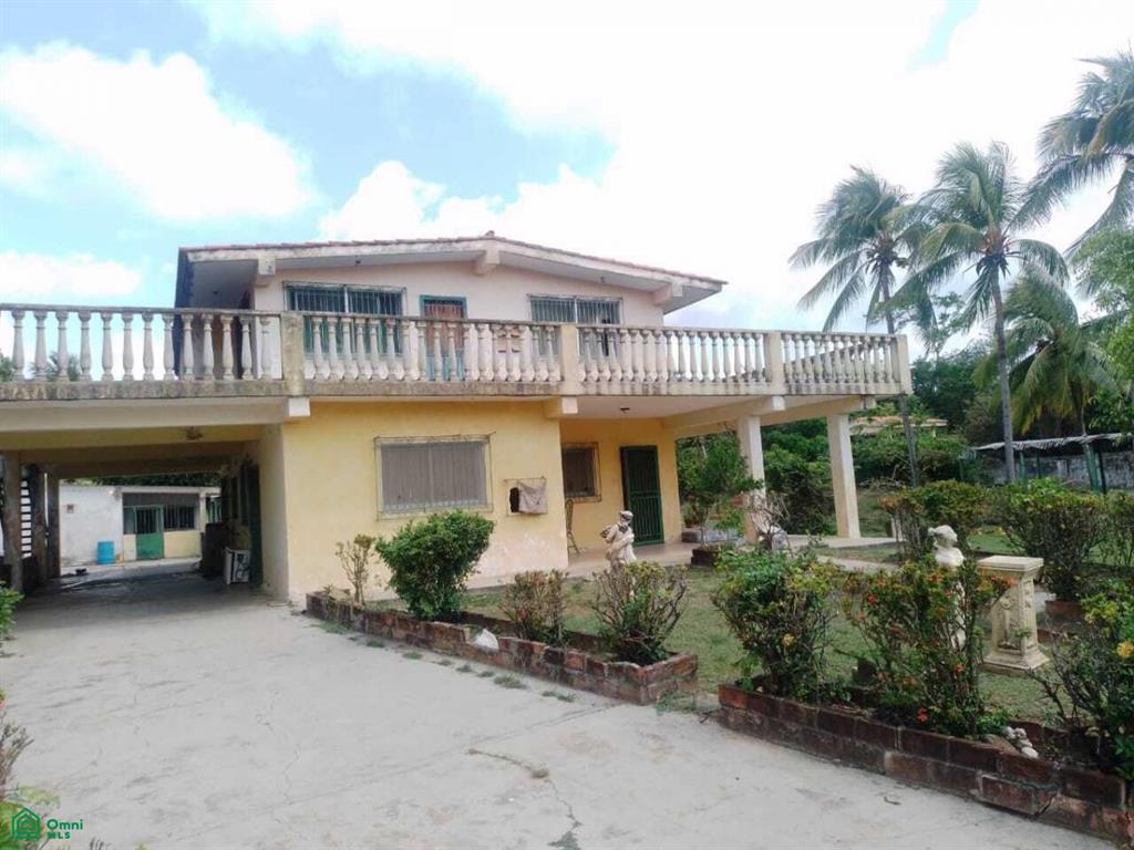 Century 21 tucacas sells house with large lot of land - transversal 8 ...