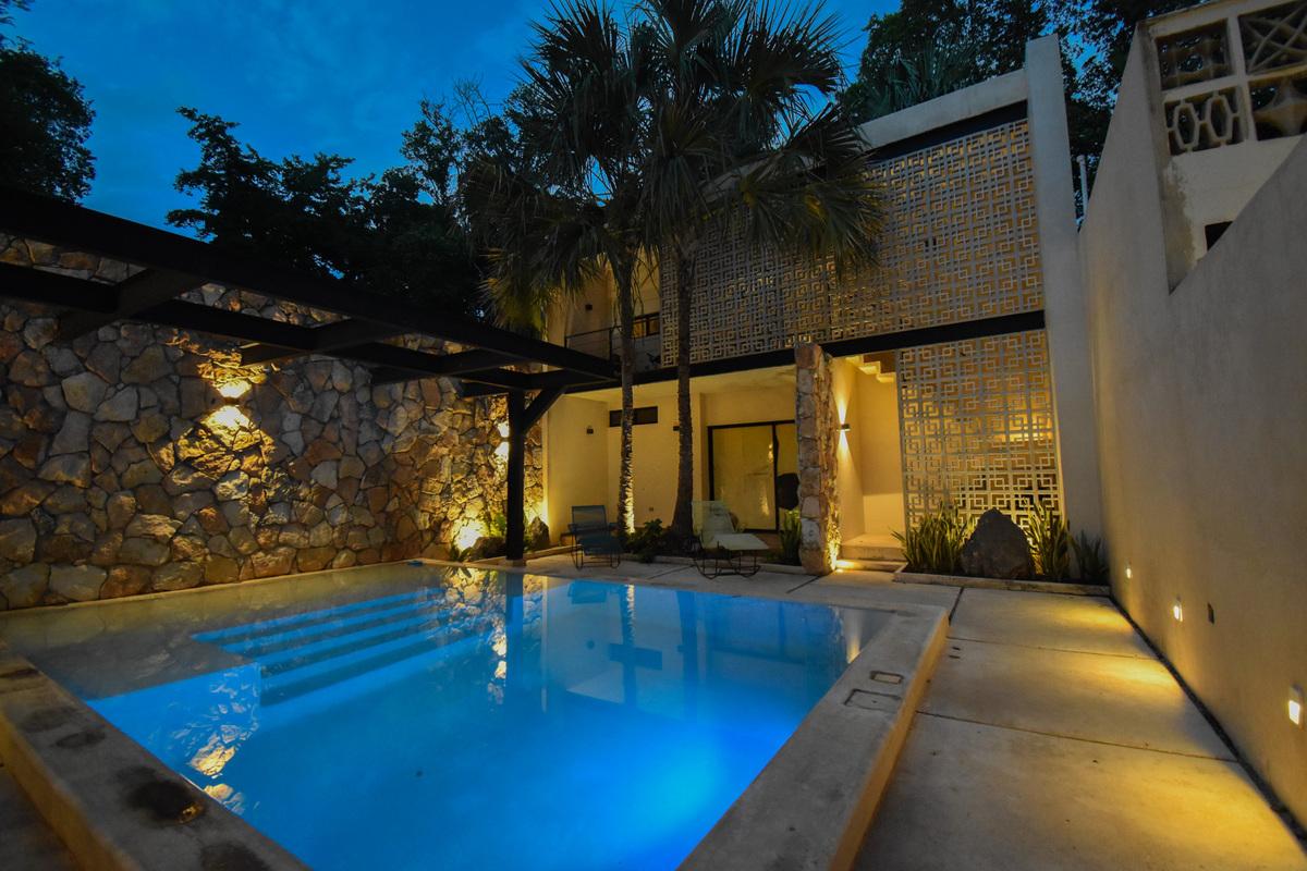 HOUSE FOR SALE, WITH APARTMENTS, IMMEDIATE DELIVERY. NEAR PASEOS DE ...